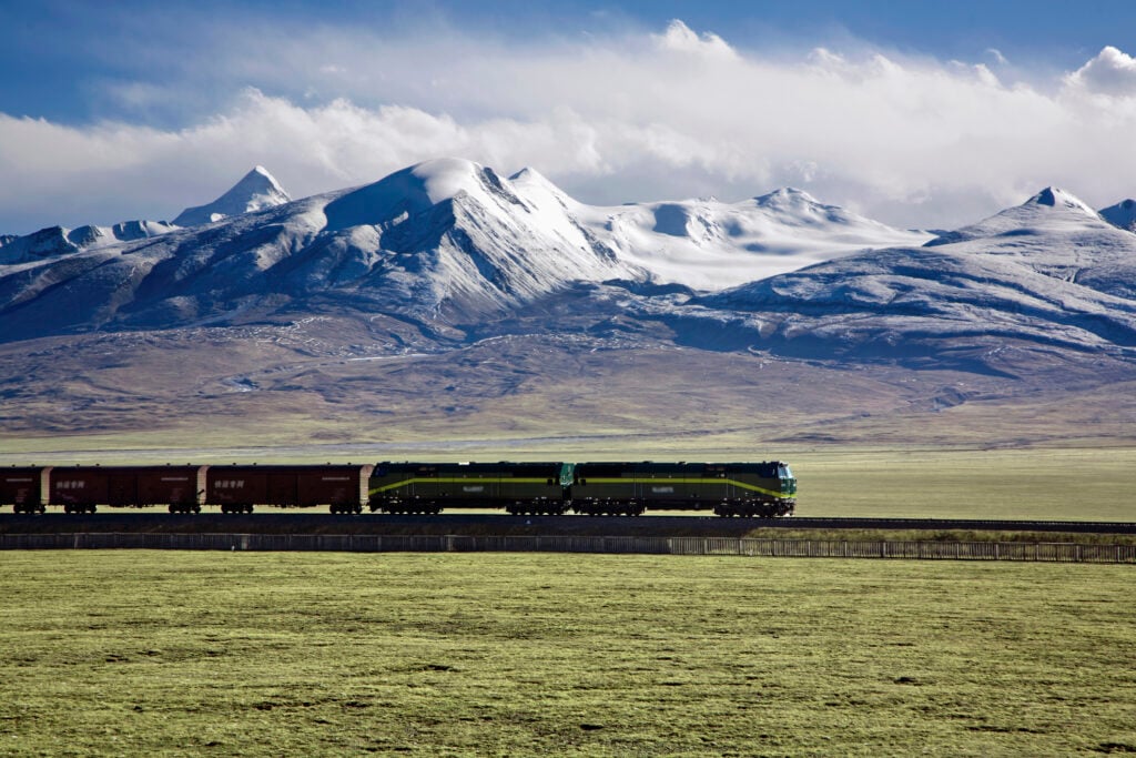 Qinghai–Tibet train line | The highest railway in the world - Great Big ...